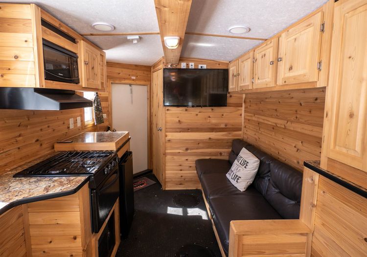 Ice castle fish house accessories | World Class Fishing Resorts